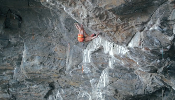 Les incroyables mouvements d’Adam Ondra, dans le crux d’un 9c ...