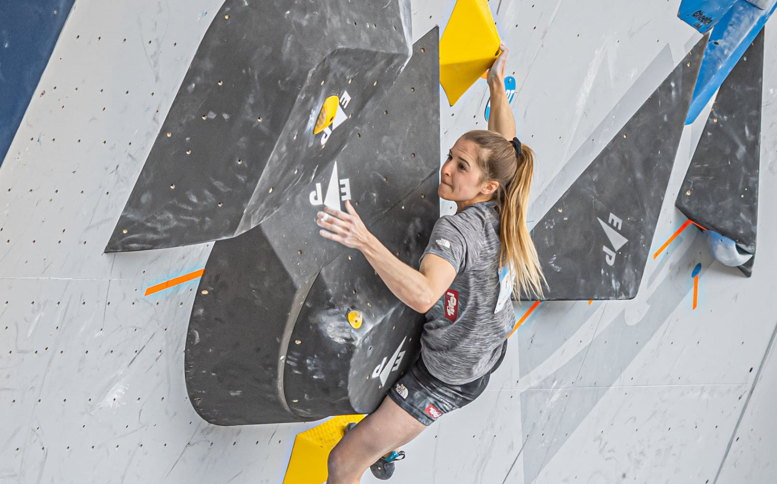 Jessica Pilz se rompt une poulie lors des finales de la première manche ...