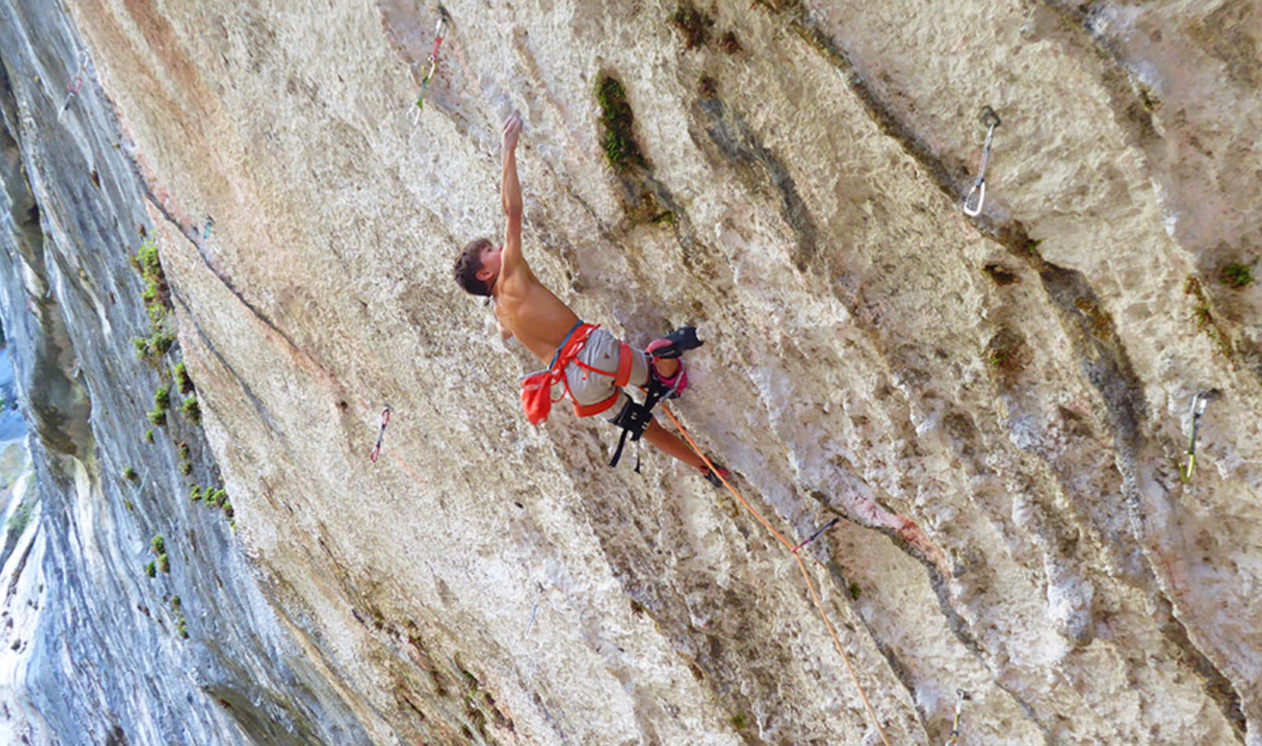 À 12 ans, le français Théo Blass devient le plus jeune de l’Histoire à ...