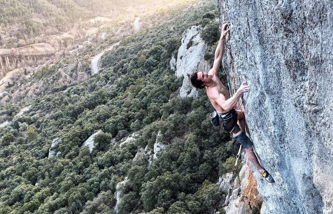 Une nouvelle performance sur le rocher pour Adam Ondra ! · PlanetGrimpe ...