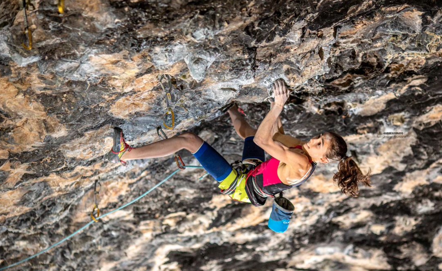 Exploit ! Laura Rogora réalise son premier 8c à vue ! · PlanetGrimpe ...