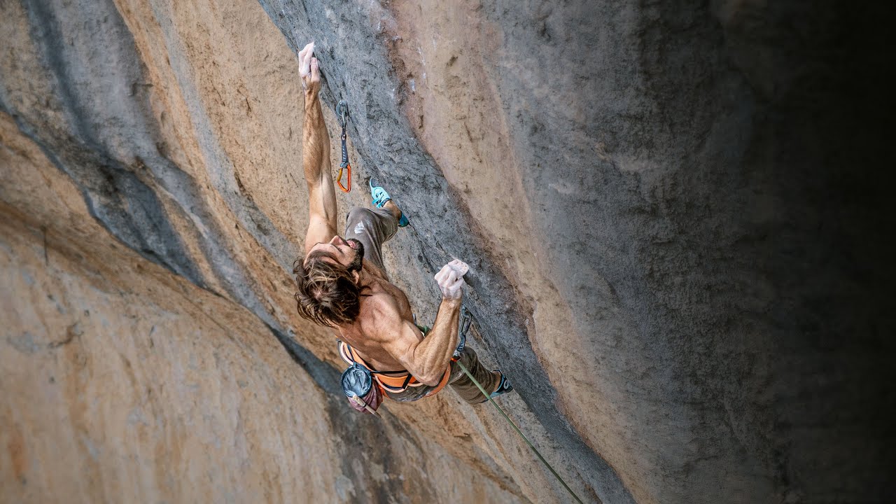Vidéo : les premières images de Chris Sharma dans « Sleeping Lion » 9b+ · PlanetGrimpe - Toute l ...