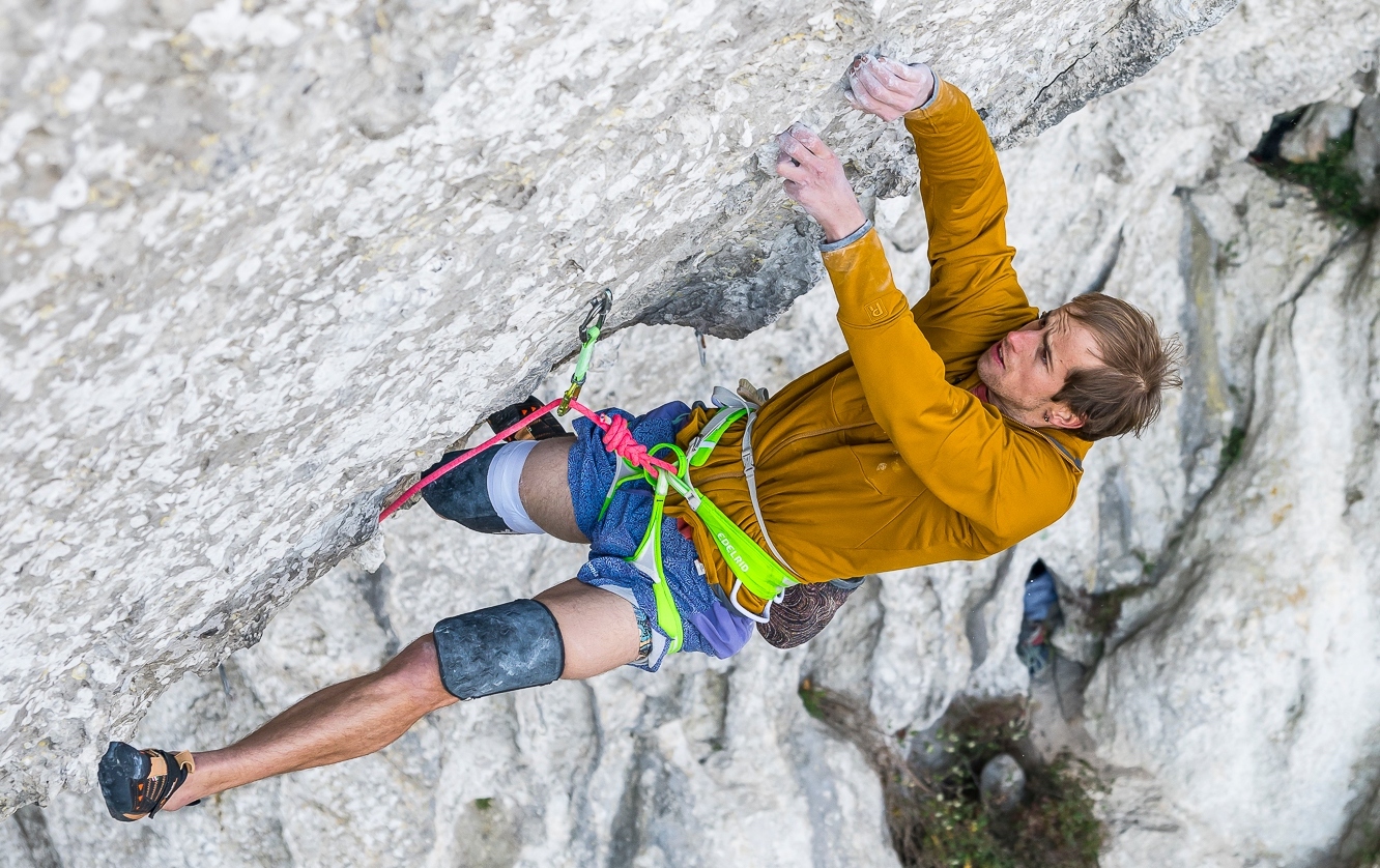 Sébastien Berthe répète “Beyond” 9a+, au Pic Saint Loup · PlanetGrimpe ...