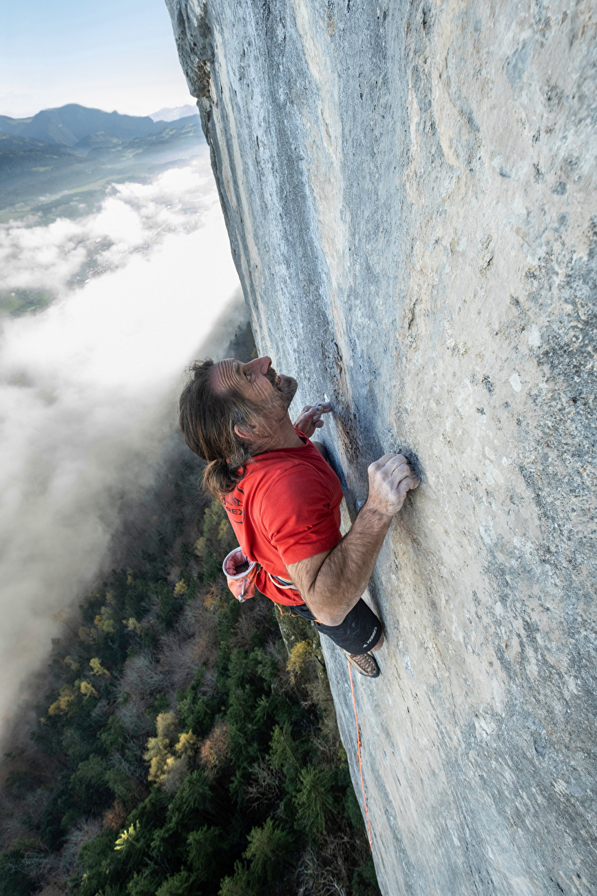 À 55 ans, Alex Huber libère “Mythos” un 8c+ de 76 mètres · PlanetGrimpe ...